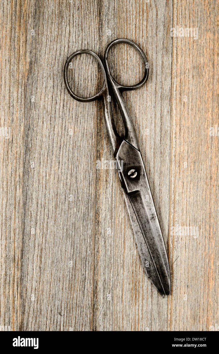 Old rusty scissors hi-res stock photography and images - Alamy
