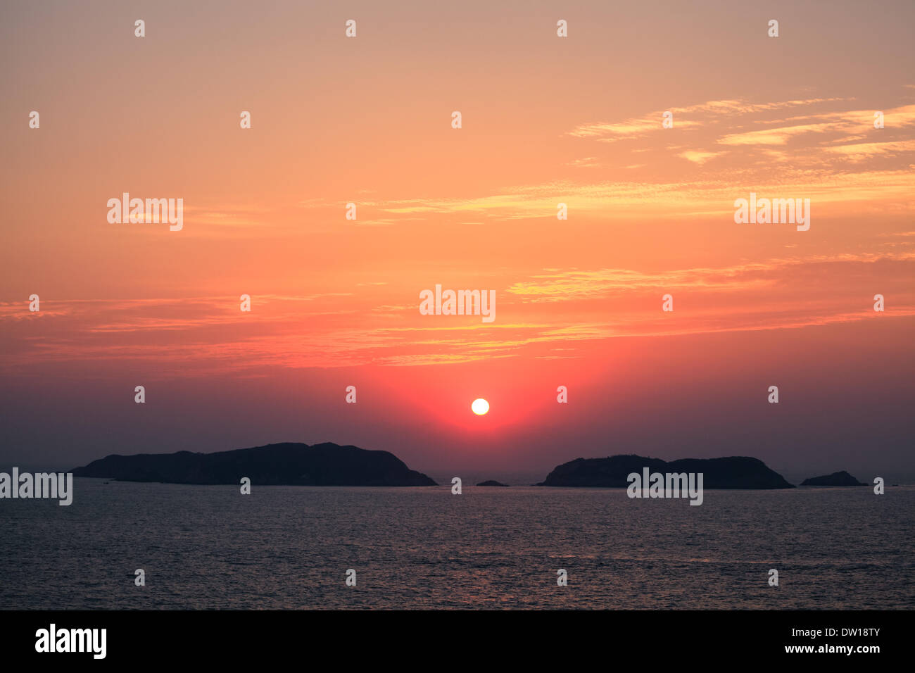 Beautiful sunrise over sea beach hi-res stock photography and images ...
