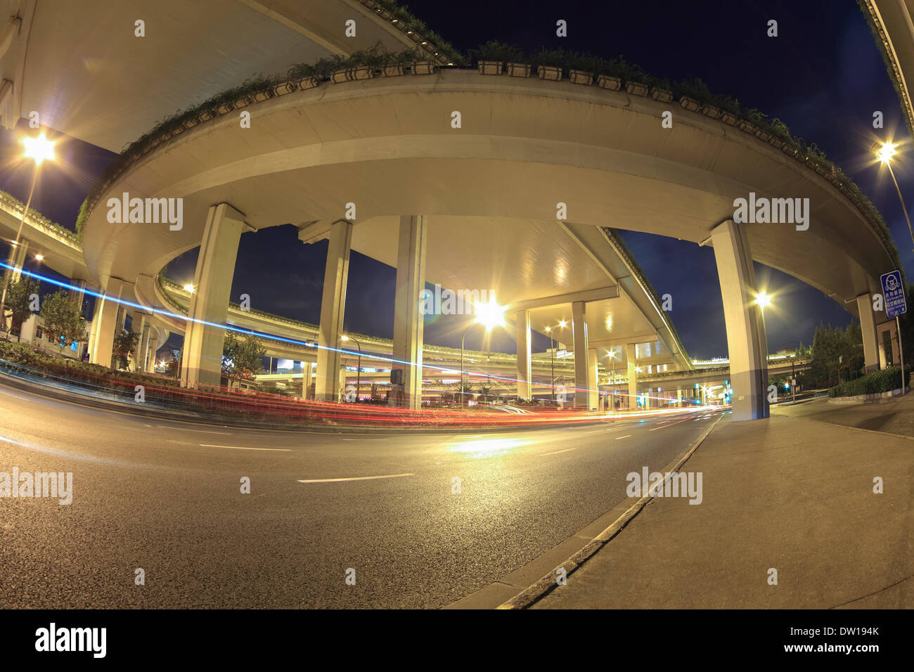 City traffic under bridge highway hi-res stock photography and images ...