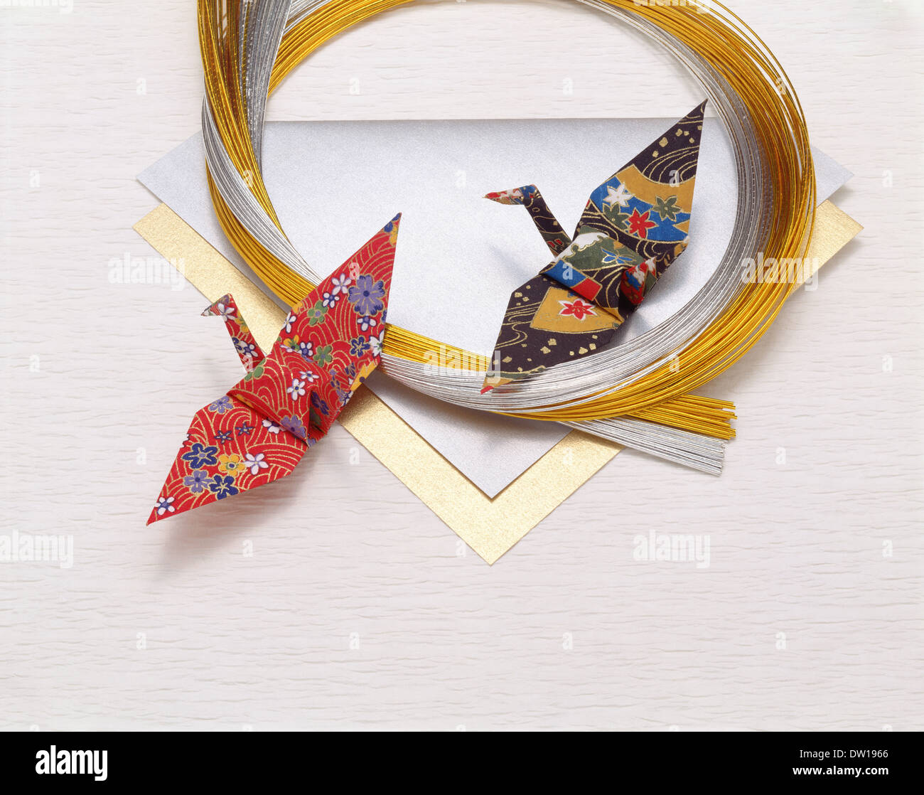 Gold paper cranes hi-res stock photography and images - Alamy