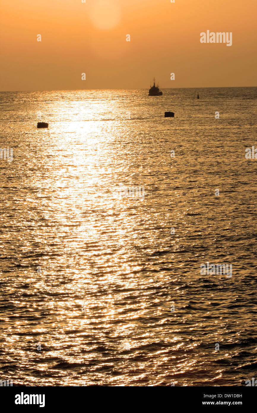 Orange sunset sea ship hi-res stock photography and images - Alamy