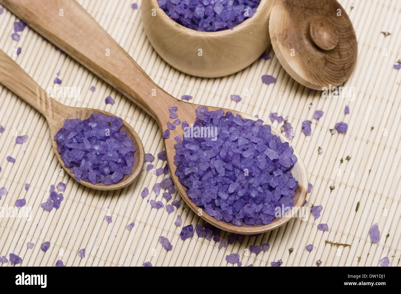 Spa essentials (bath salt in a spoon Stock Photo - Alamy