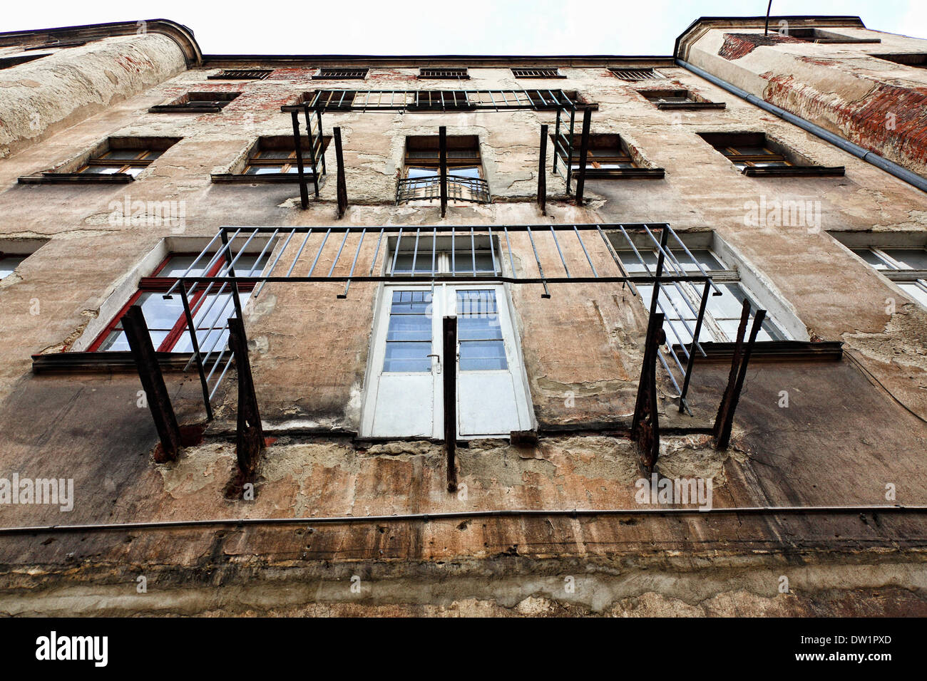 old grunge house in lodz centre town Stock Photo - Alamy