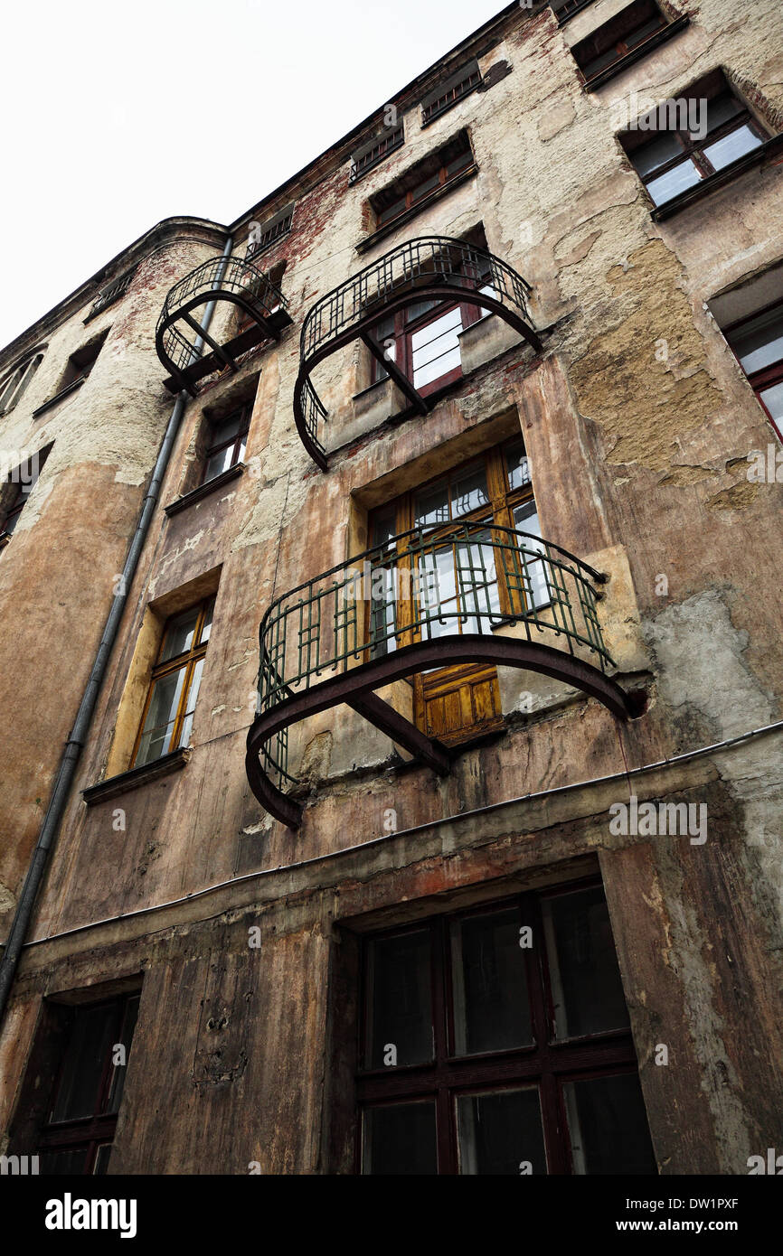 old grunge house in lodz centre town Stock Photo - Alamy