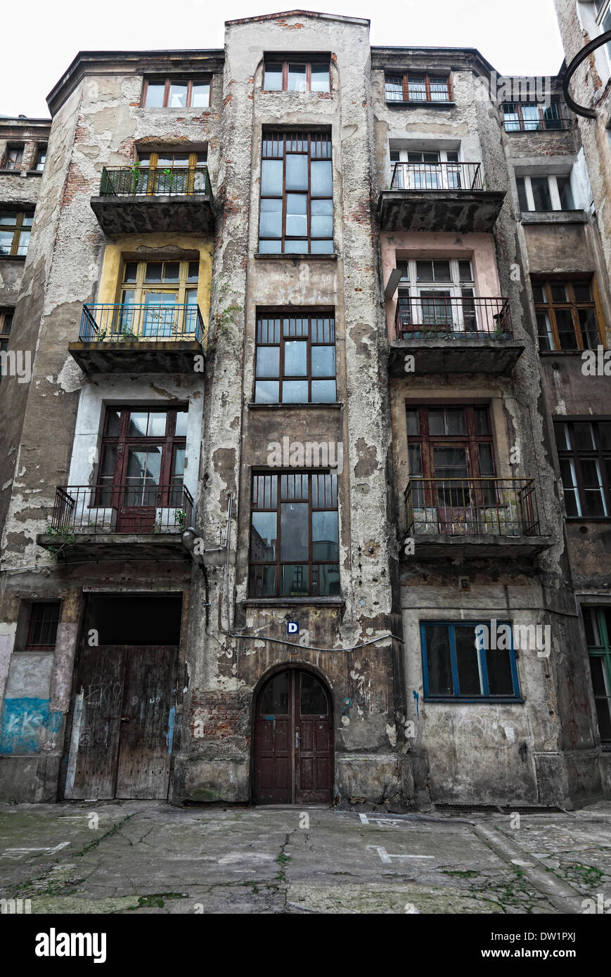 old grunge house in lodz centre town Stock Photo - Alamy