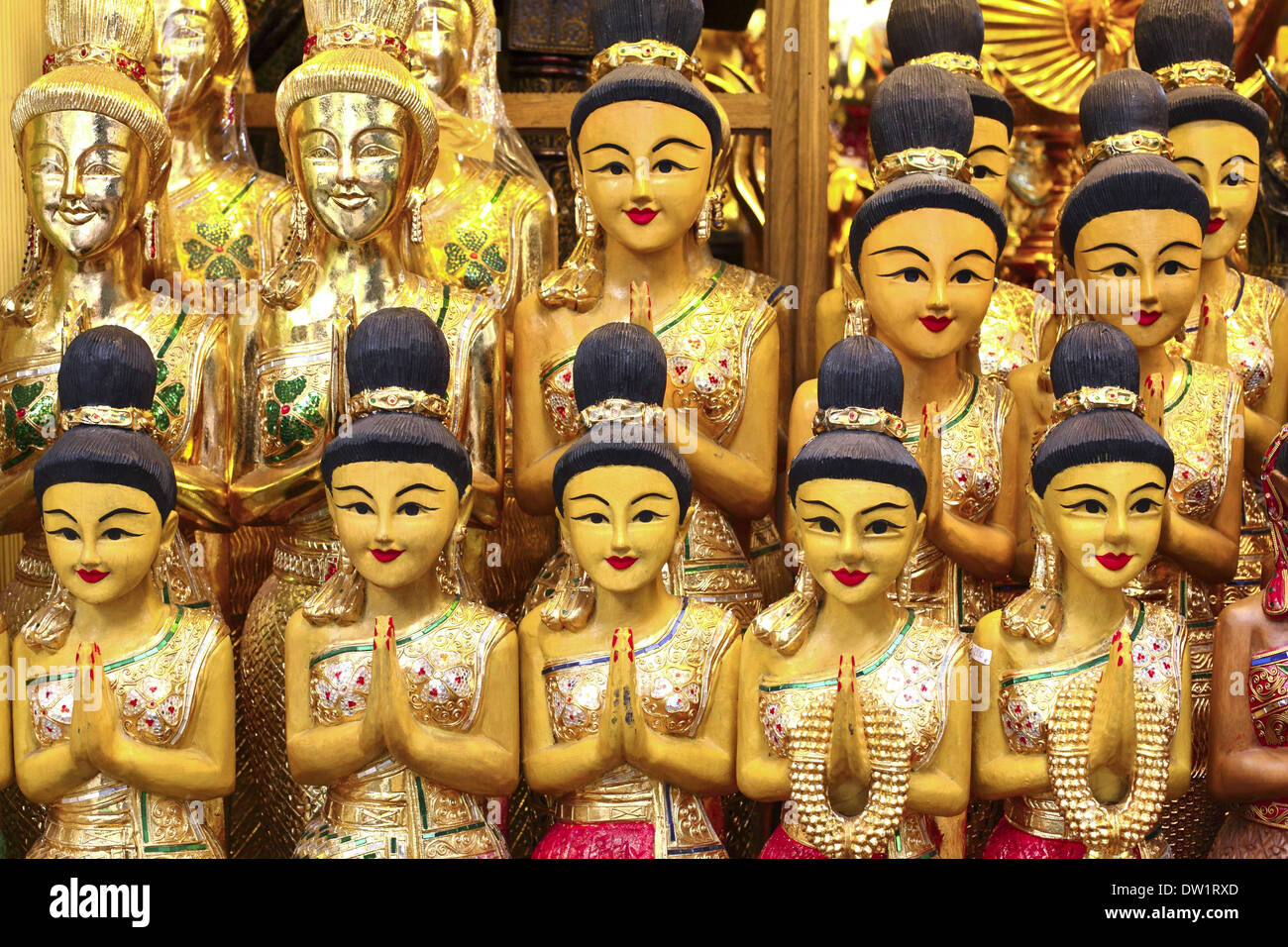 Golden sculpture hi-res stock photography and images - Alamy