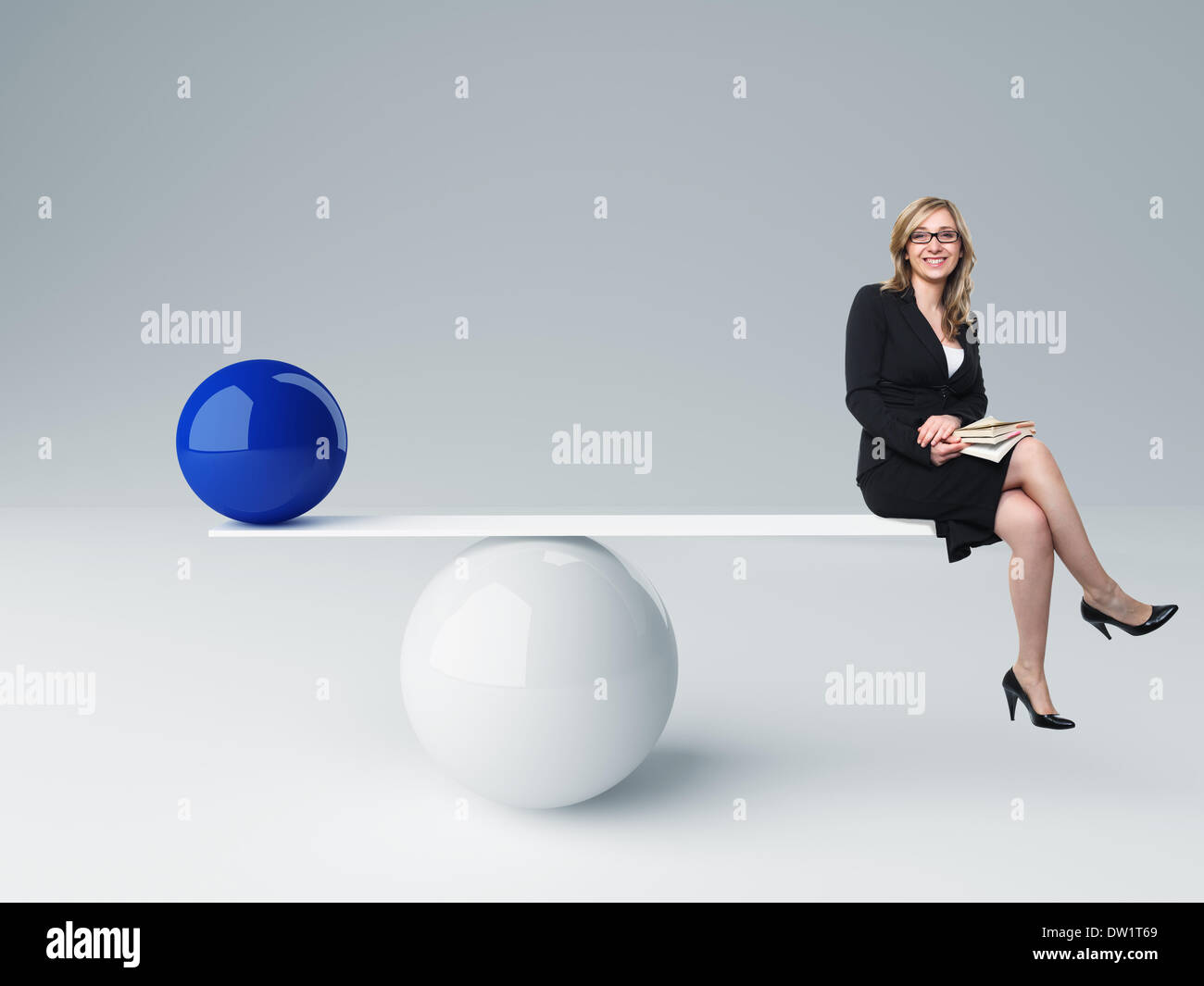 Business woman balance scale hi-res stock photography and images - Alamy