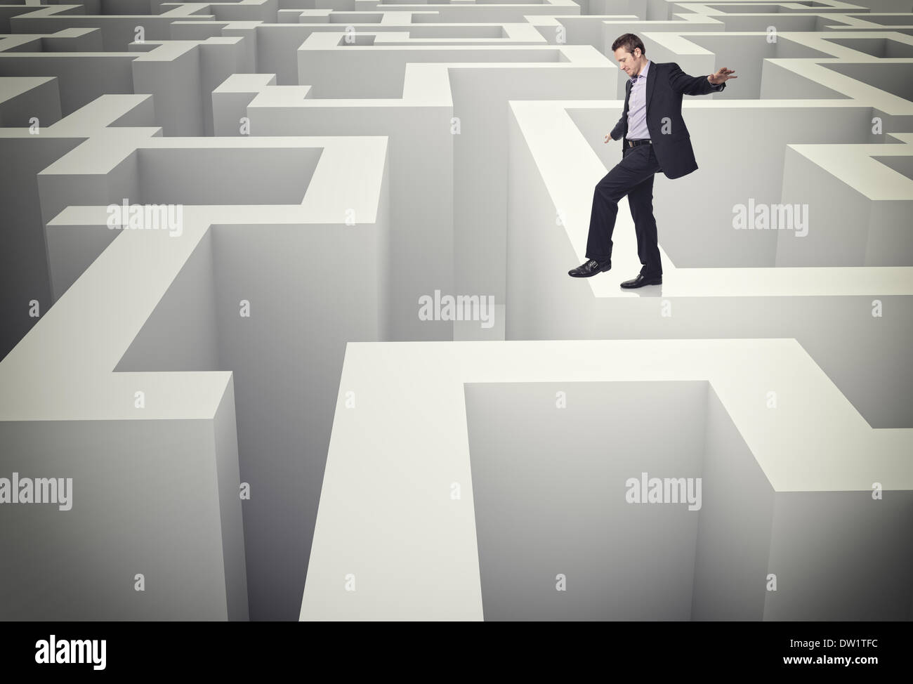 Maze walk hi-res stock photography and images - Alamy
