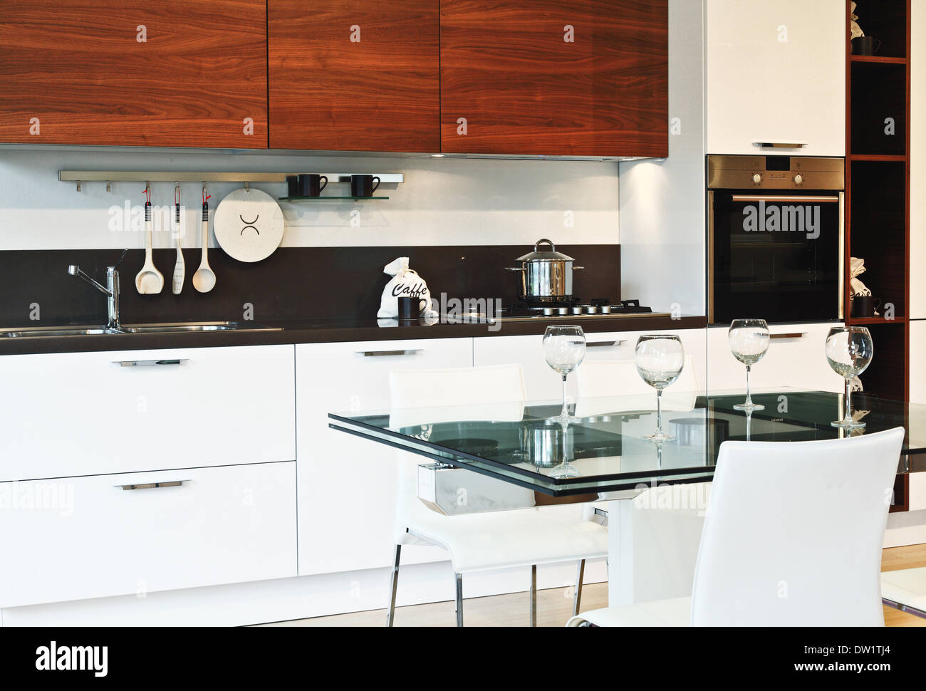 Kitchen hi-res stock photography and images - Alamy