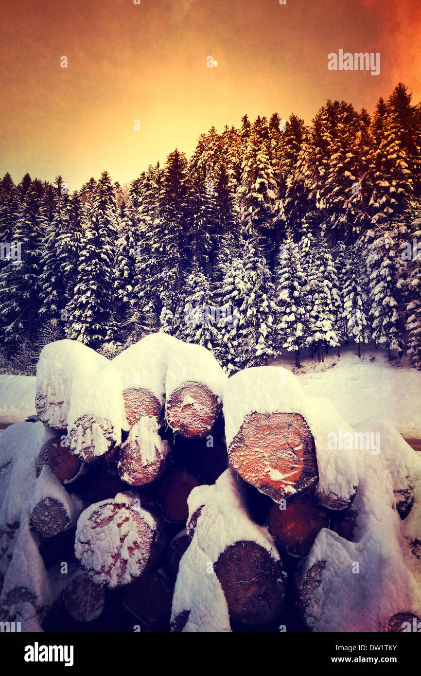 Vintage mountain hi-res stock photography and images - Alamy