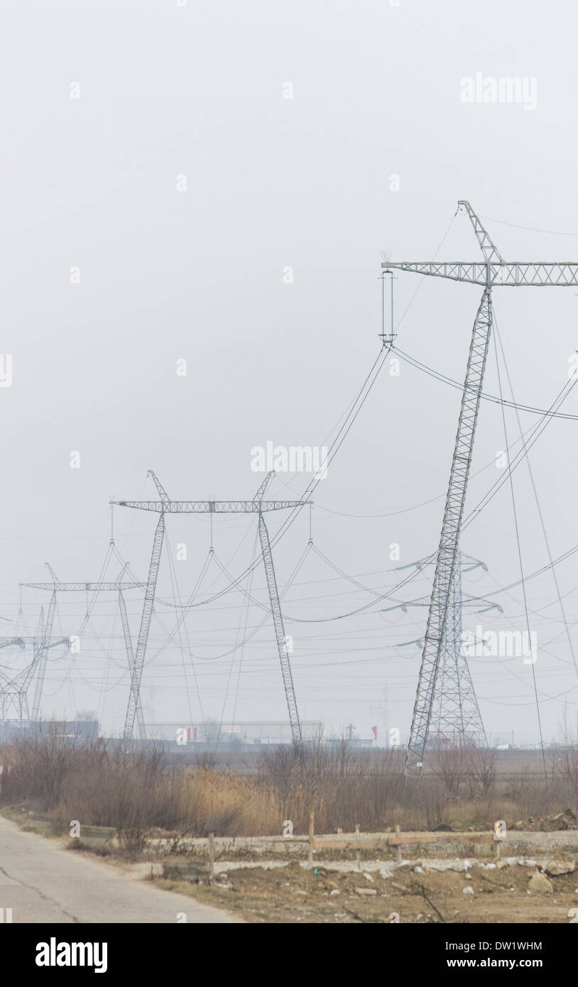 Single circuit transmission line hi-res stock photography and images ...