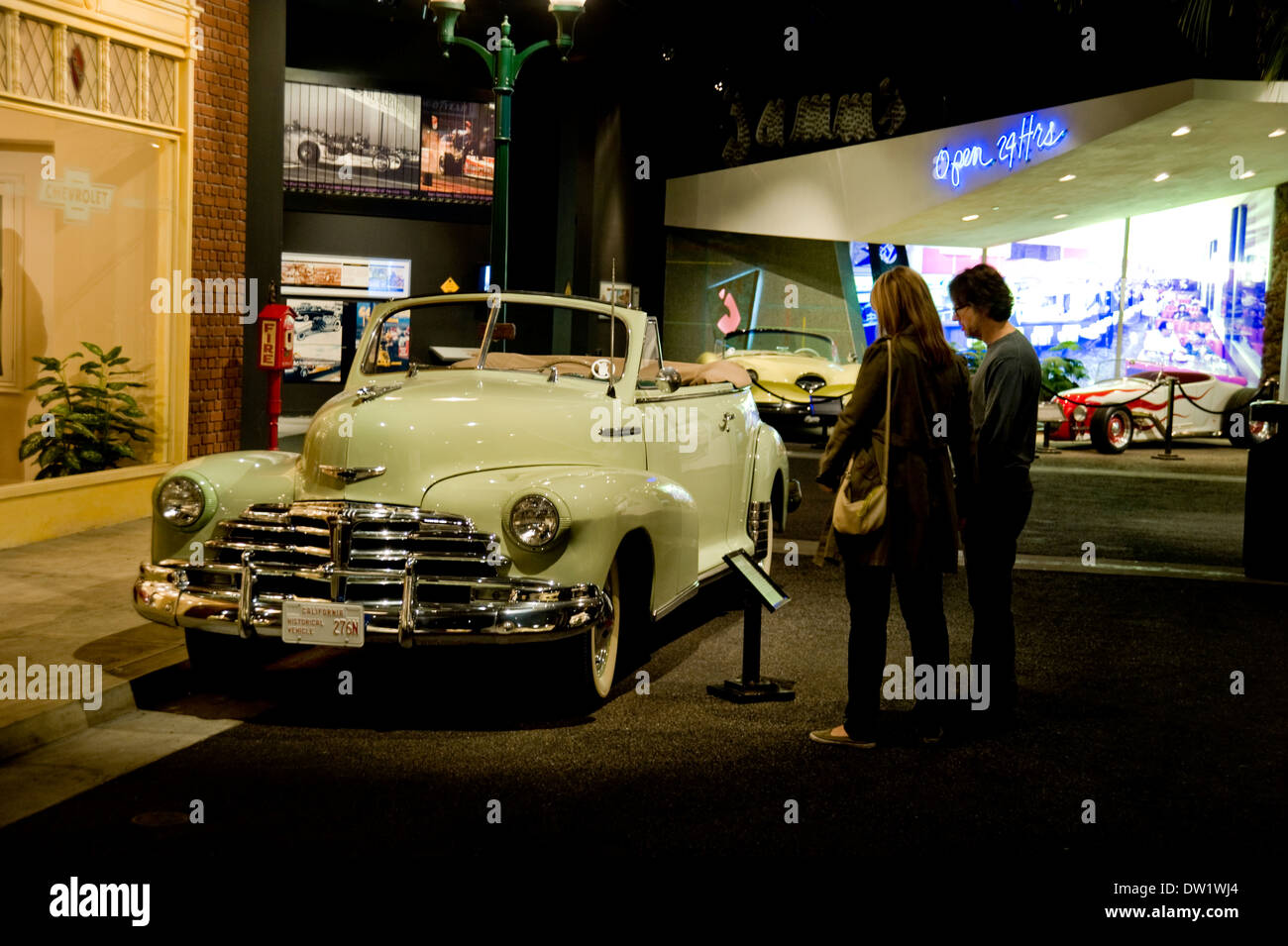 Vintage museum displays hi-res stock photography and images - Alamy