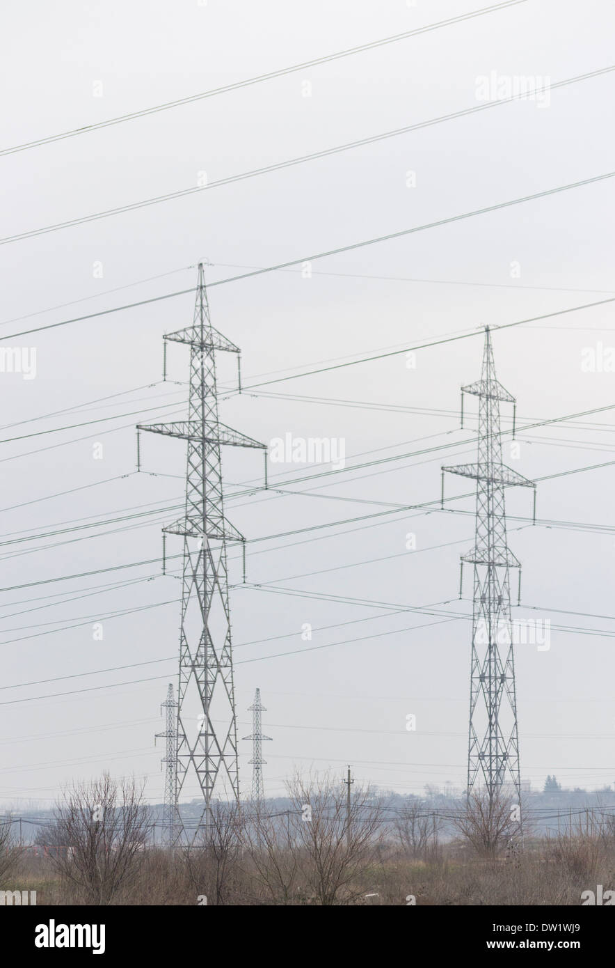 Single circuit transmission line hi-res stock photography and images ...