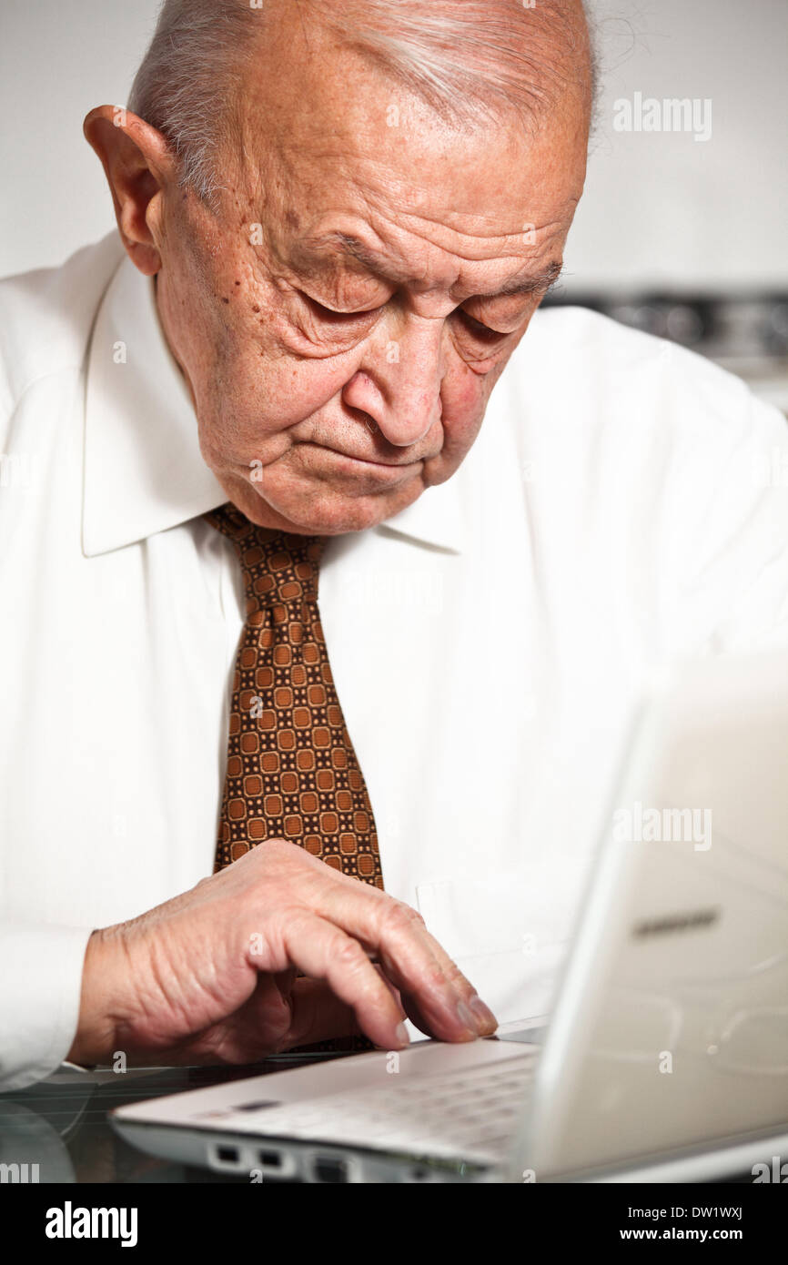 old man use pc Stock Photo - Alamy