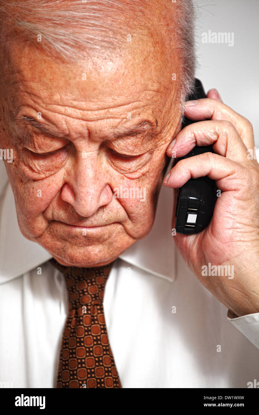senior use phone Stock Photo - Alamy