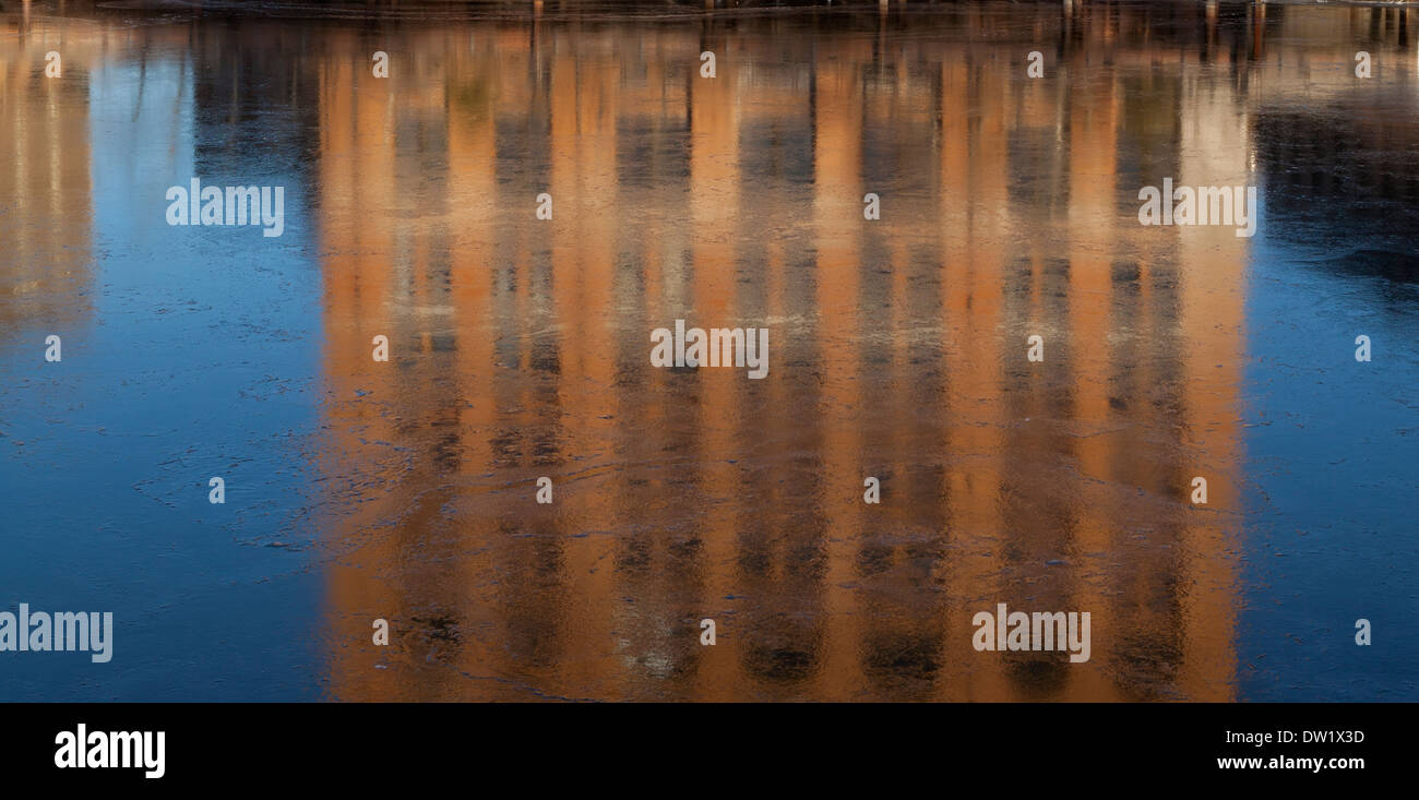 Reflections river water hi-res stock photography and images - Alamy