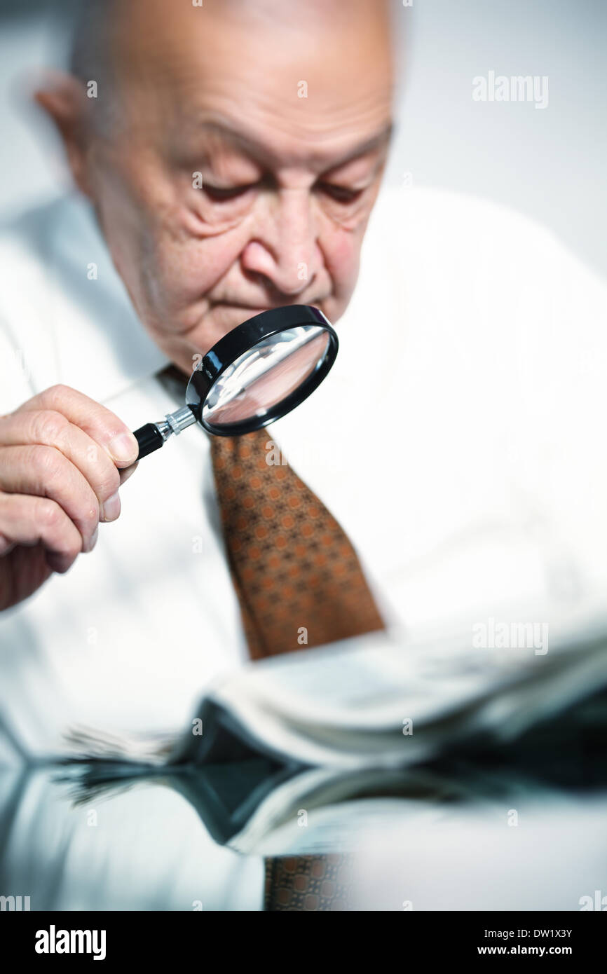 Man magnifier hi-res stock photography and images - Alamy
