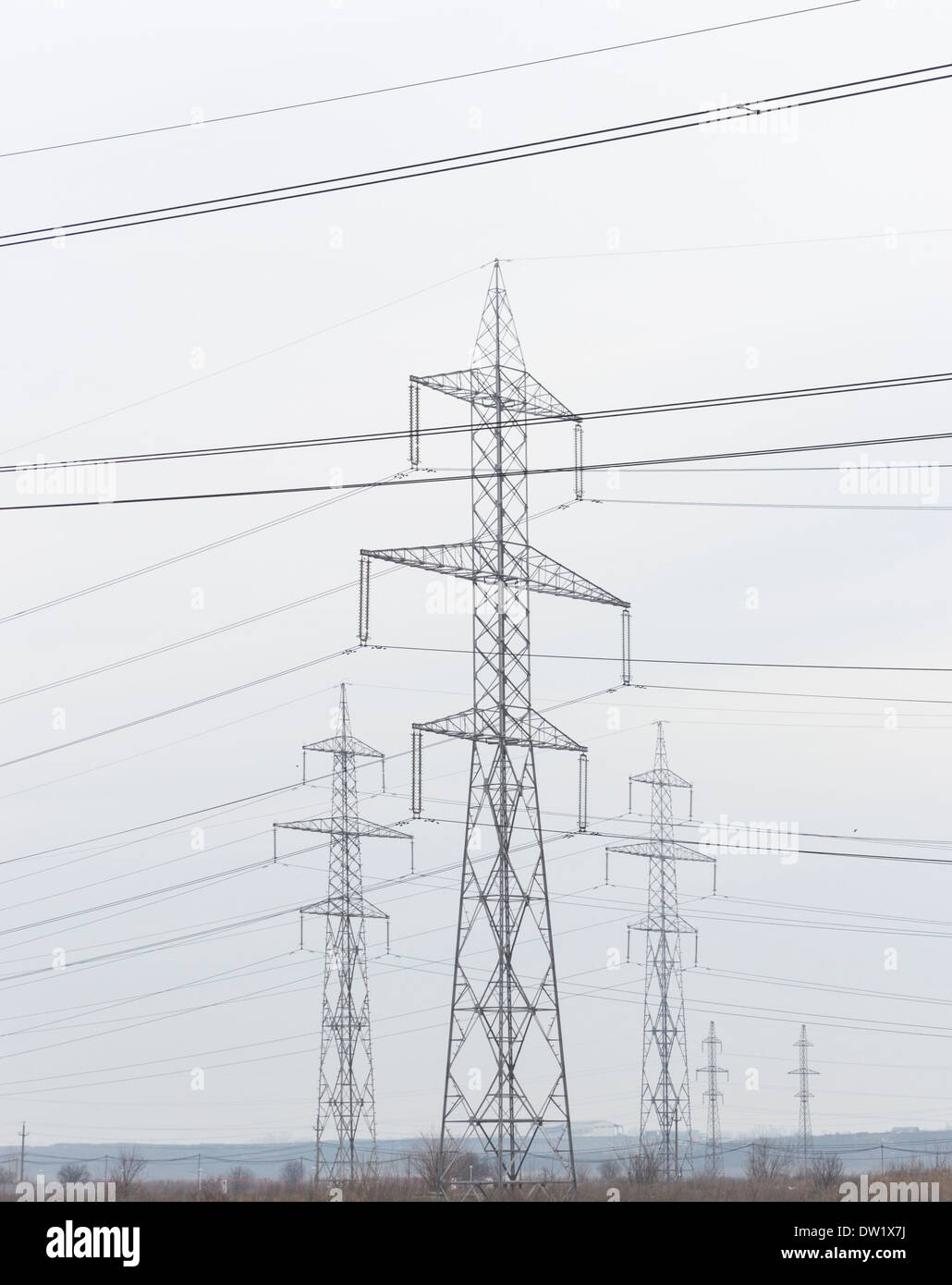Single circuit transmission line hi-res stock photography and images ...
