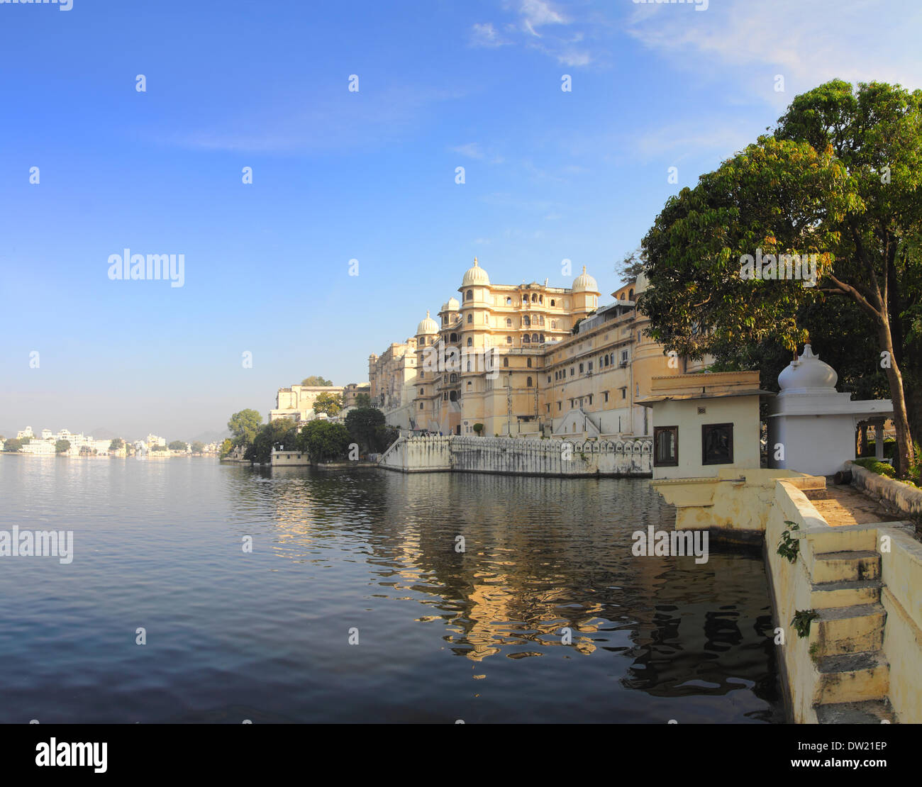 Buildings river in udaipur hi-res stock photography and images - Alamy