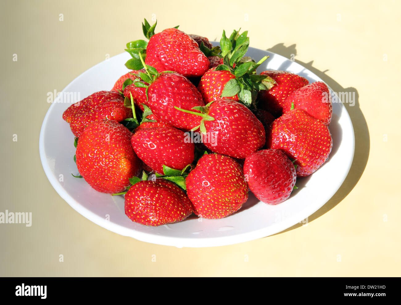 strawberry on plate Stock Photo - Alamy