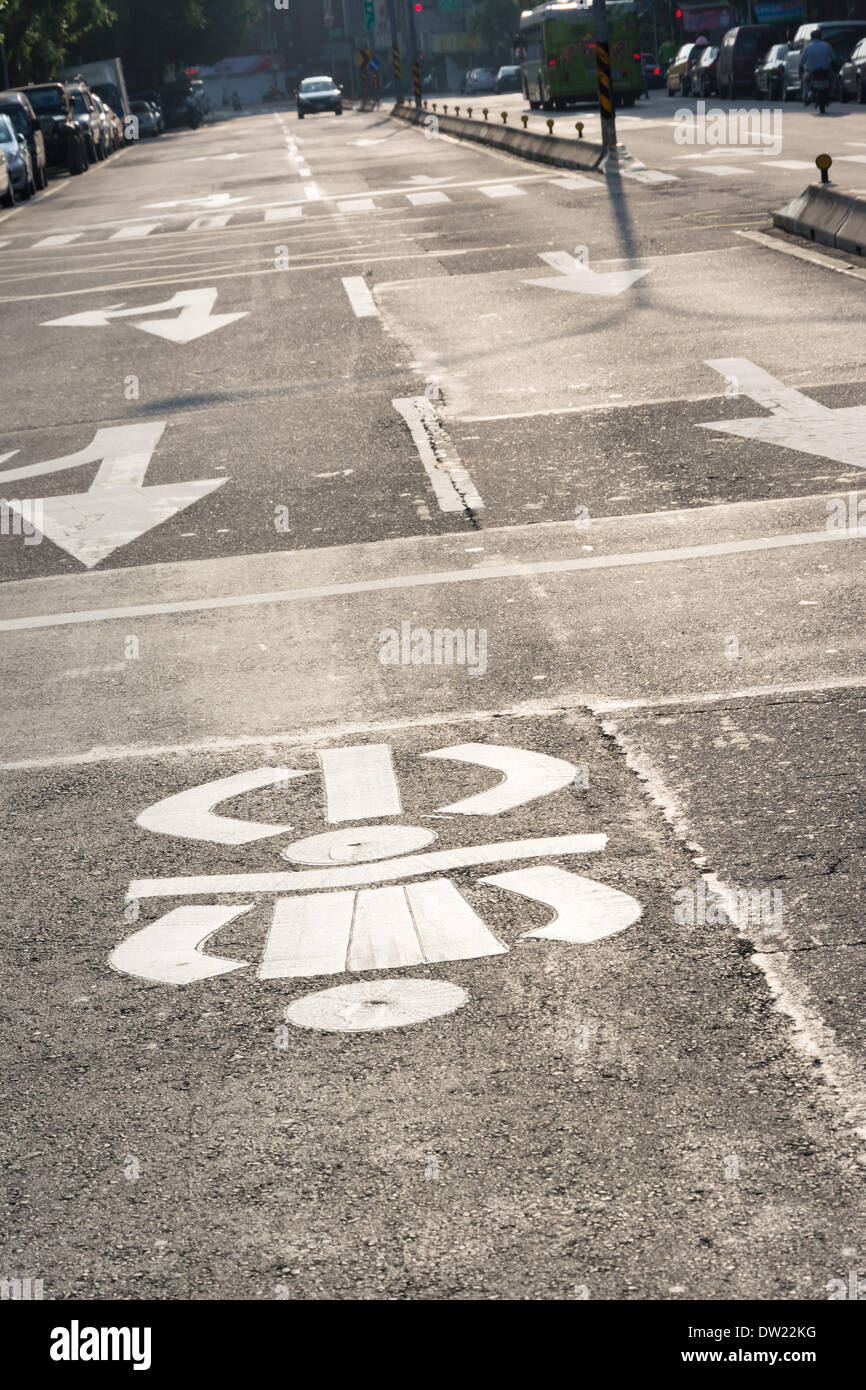 Empty road signs city hi-res stock photography and images - Alamy