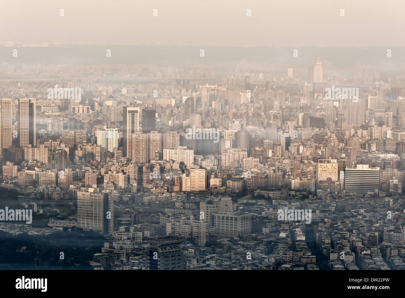 City sky mist hi-res stock photography and images - Alamy