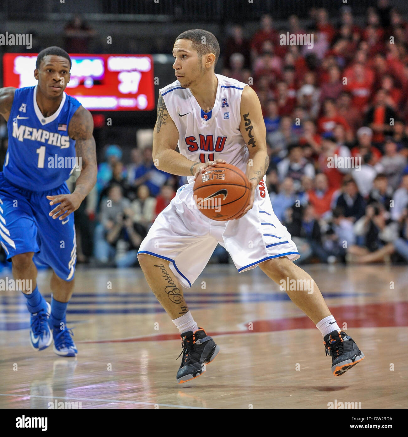 Southern Methodist Mustangs guard Nic Moore (11) with the ball as ...