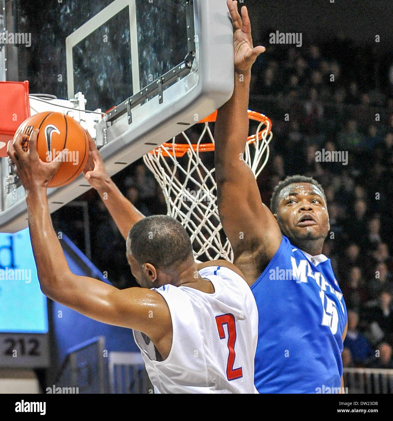 Memphis Tigers forward Dominic Woodson (15) and Southern Methodist ...