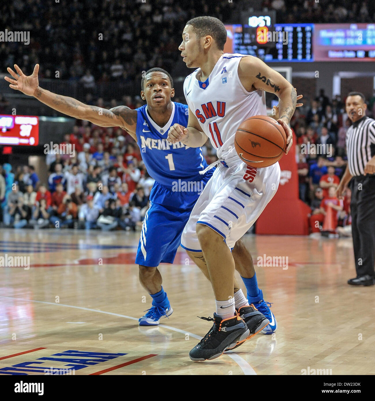 Southern Methodist Mustangs guard Nic Moore (11) with the ball as ...