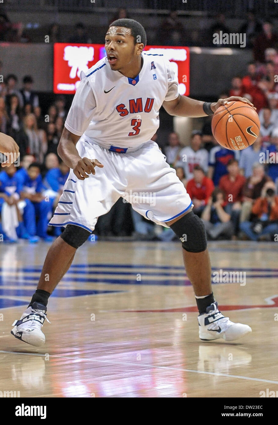 Southern Methodist Mustangs guard Sterling Brown (3) with the ball.in ...