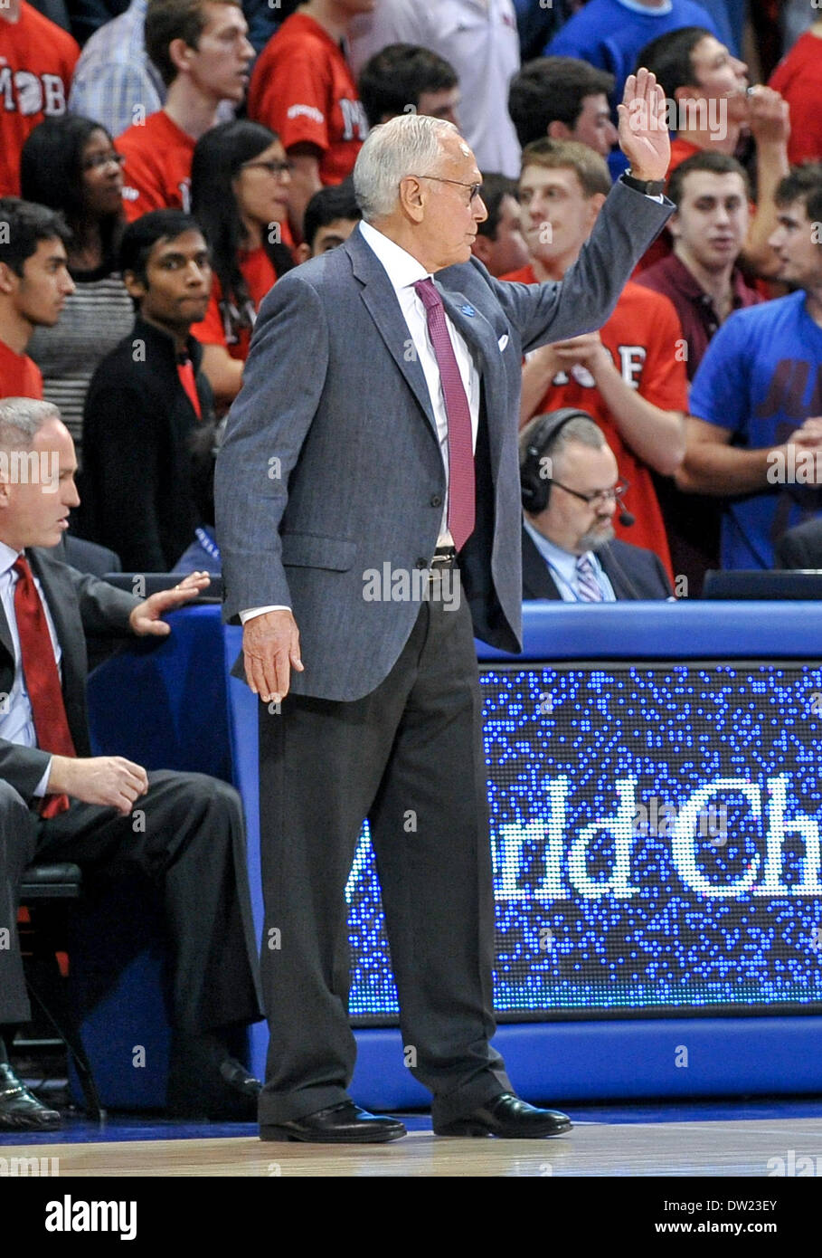 Southern Methodist Mustangs head coach Larry Brown in action.in an NCAA ...