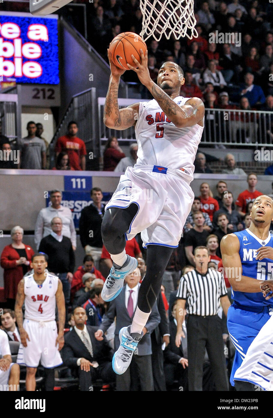 Southern Methodist Mustangs forward Markus Kennedy (5) drives to the ...