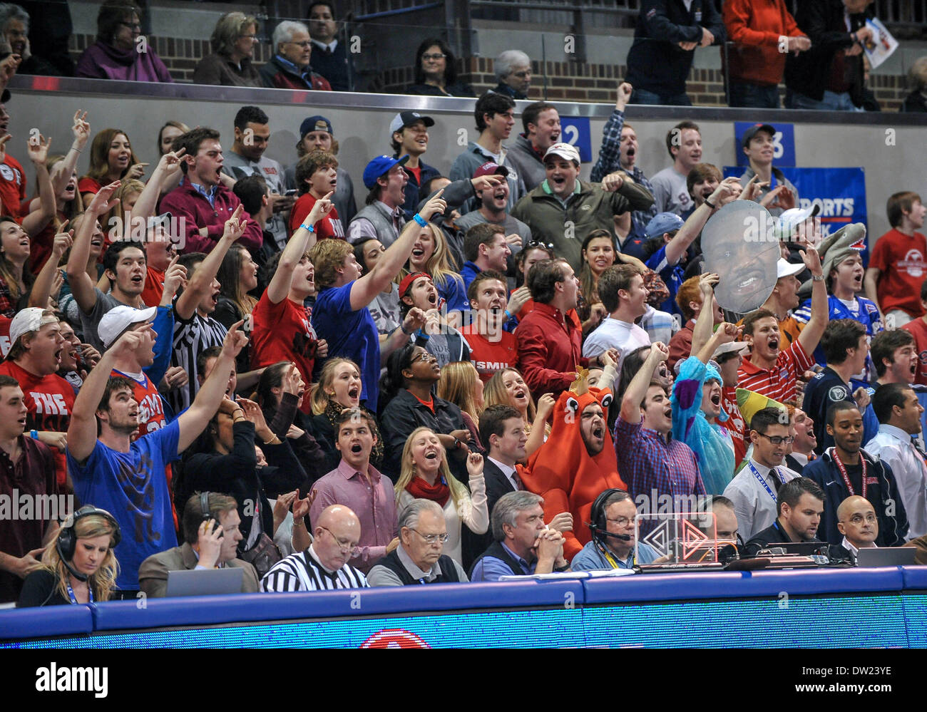 SMU fans cheer in an NCAA mens basketball game between the Memphis ...