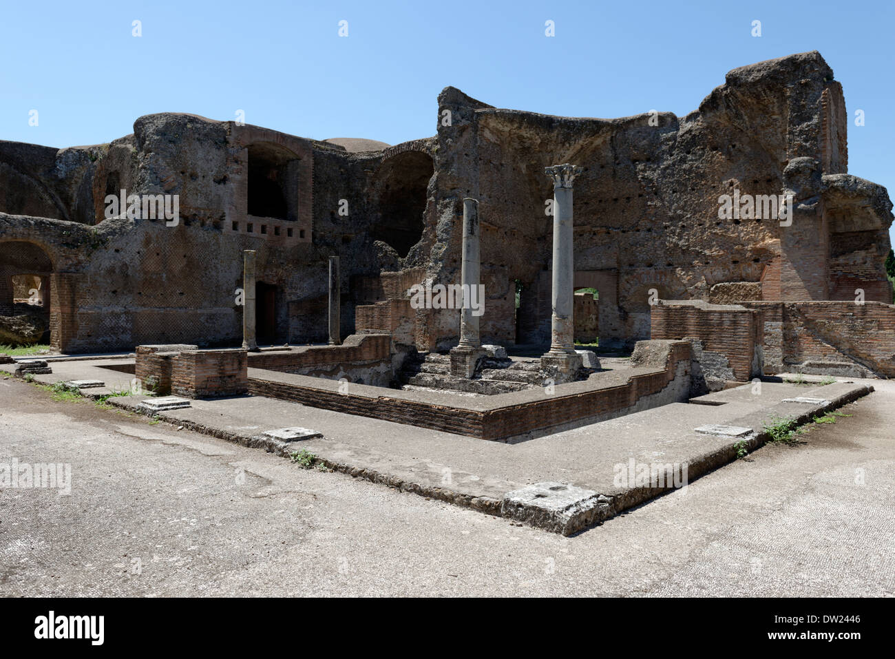 The Thermae con Heliocaminus which are oldest baths at Villa Adriana ...