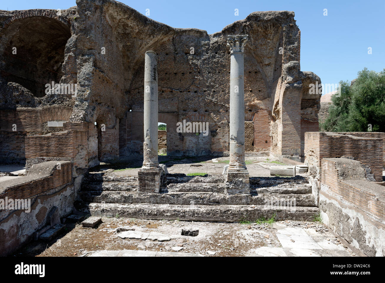 The Thermae con Heliocaminus which are oldest baths at Villa Adriana ...