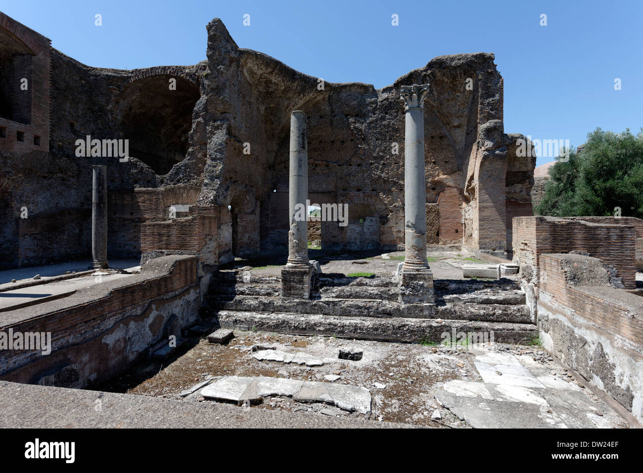 The Thermae con Heliocaminus which are oldest baths at Villa Adriana ...