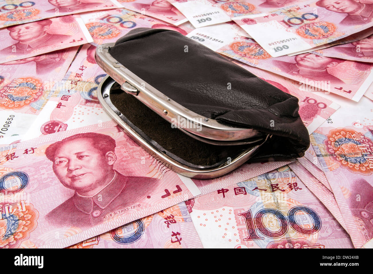 Chinese rmb 100 yuan hi-res stock photography and images - Alamy