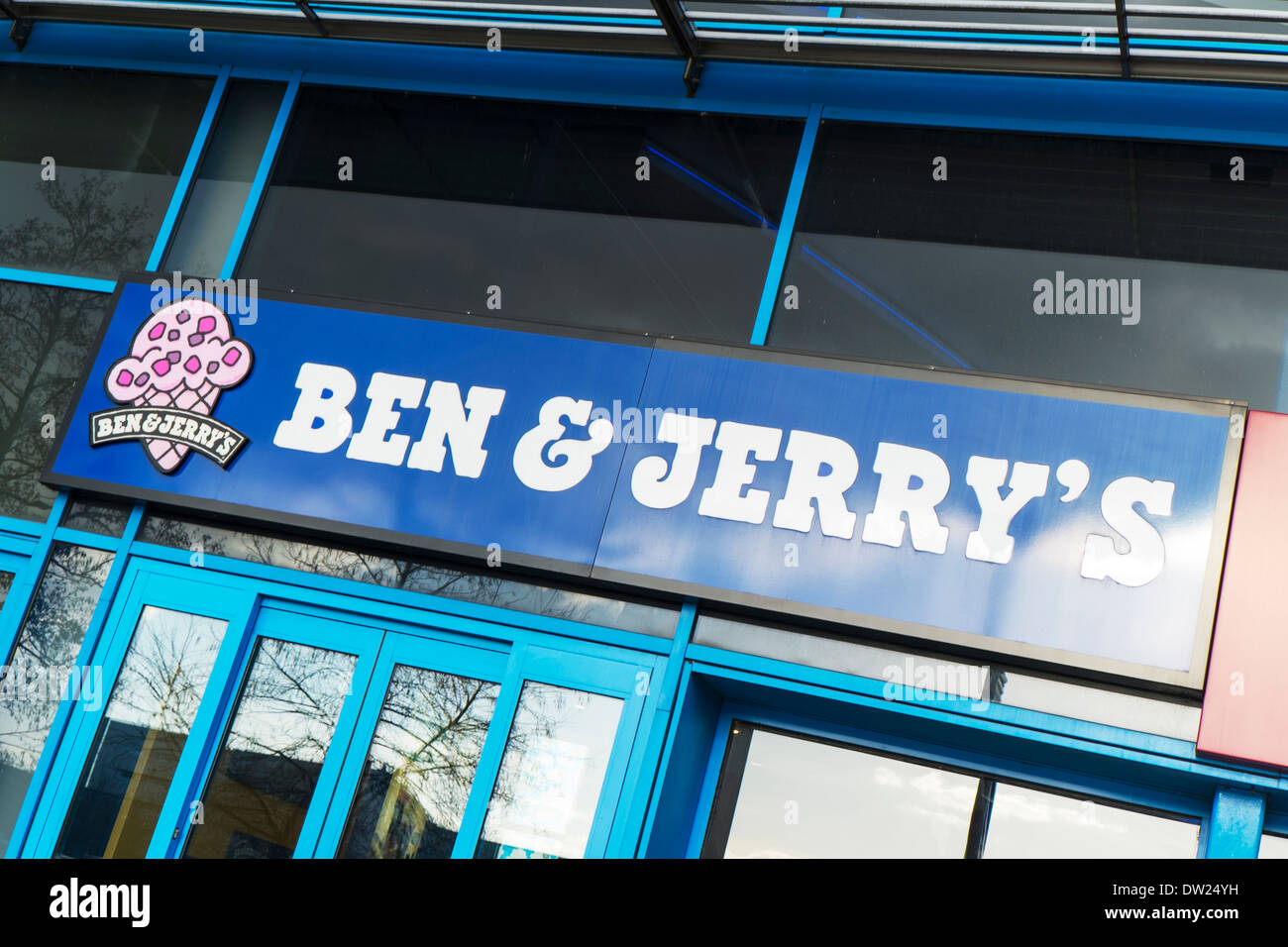 Ben and jerrys ice cream shop hi-res stock photography and images - Alamy