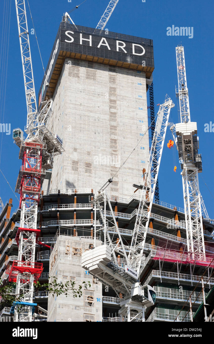 The place under construction shard hi-res stock photography and images ...