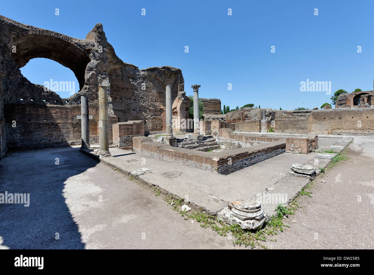 The Thermae con Heliocaminus which are oldest baths at Villa Adriana ...