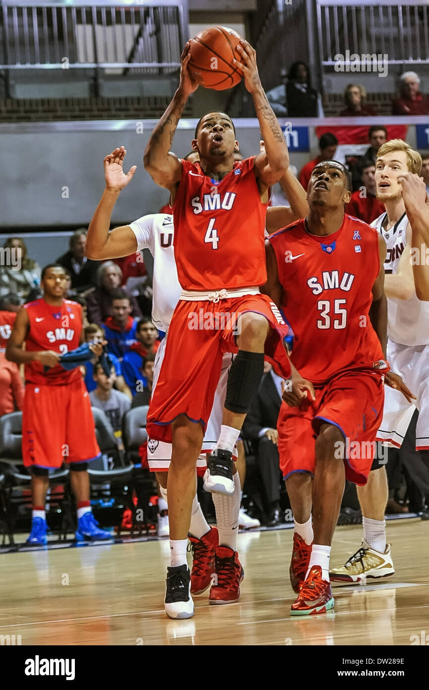 Southern Methodist Mustangs guard Keith Frazier (4) drives to the ...