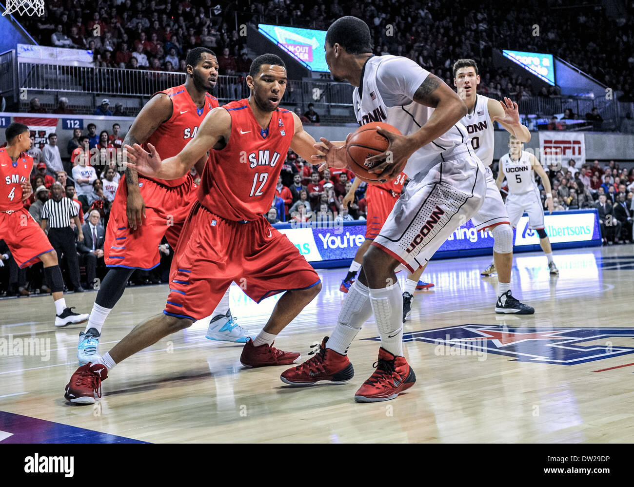 Connecticut Huskies guard Omar Calhoun (21) drives past Southern ...