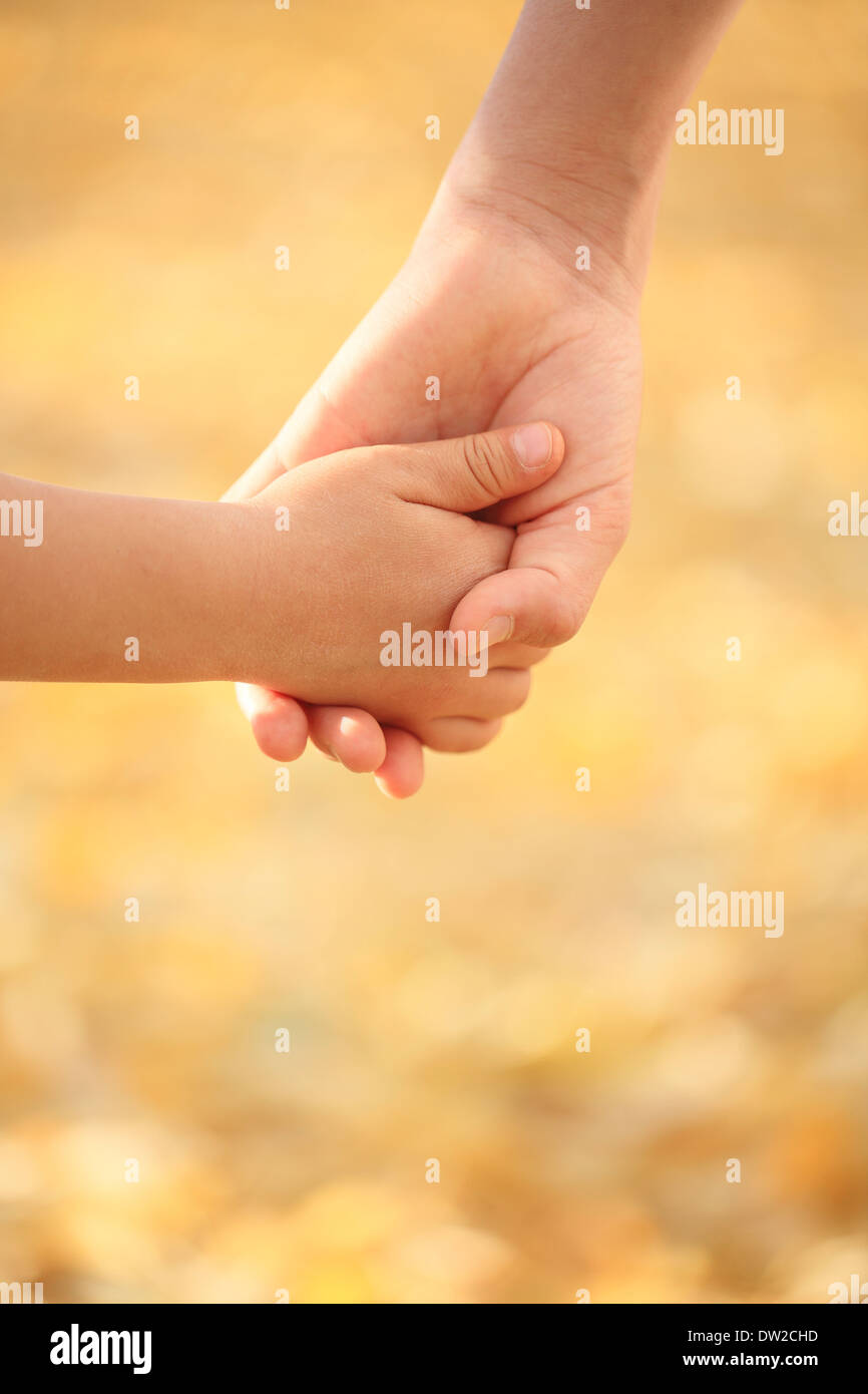 Kids holding hands Stock Photo - Alamy