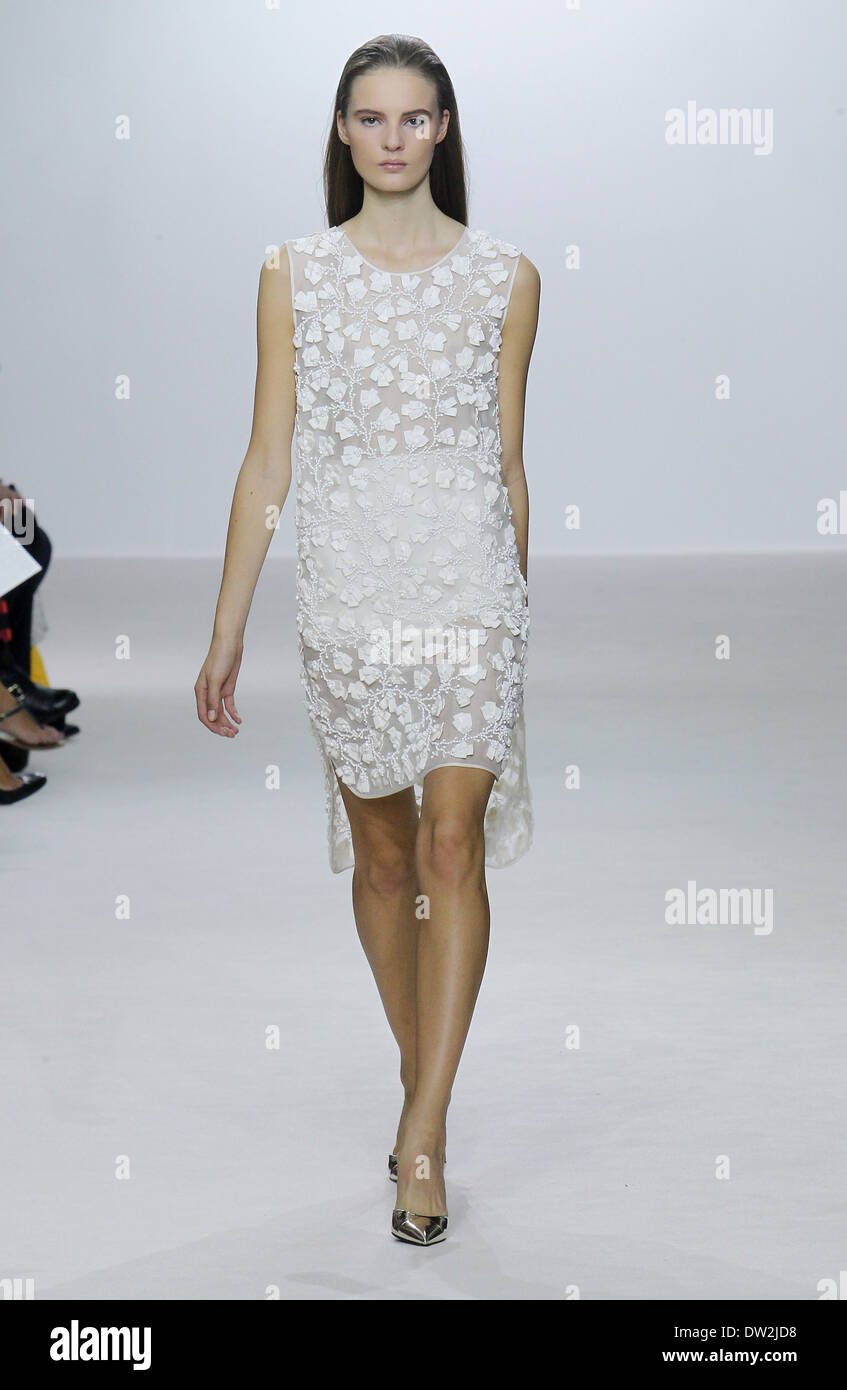 Model Paris Fashion Week Spring/Summer 2013 - Giambattista Valli ...