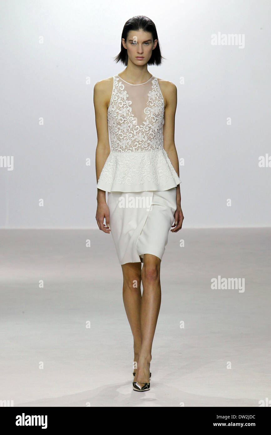 Model Paris Fashion Week Spring/Summer 2013 - Giambattista Valli ...