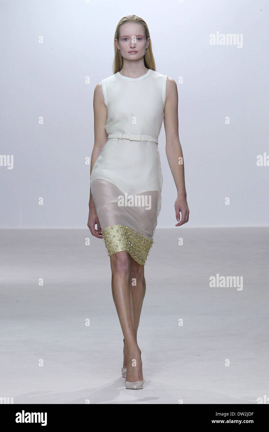 Model Paris Fashion Week Spring/Summer 2013 - Giambattista Valli ...
