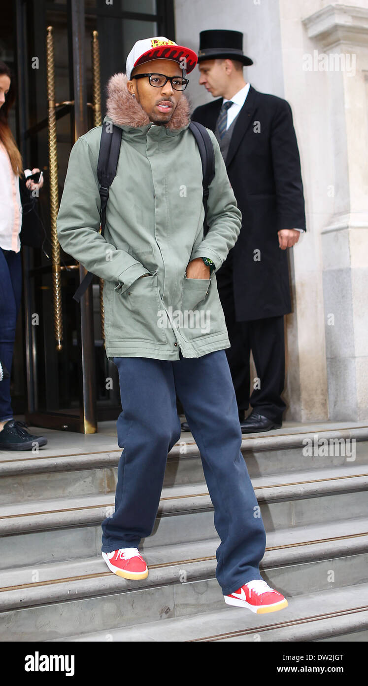 Simeon Dixon of MK1 'The X Factor' final contestants head to rehearsals ...