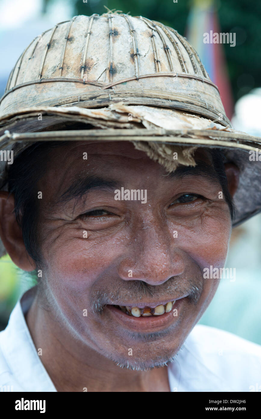 Portrait rickshaw driver hi-res stock photography and images - Alamy