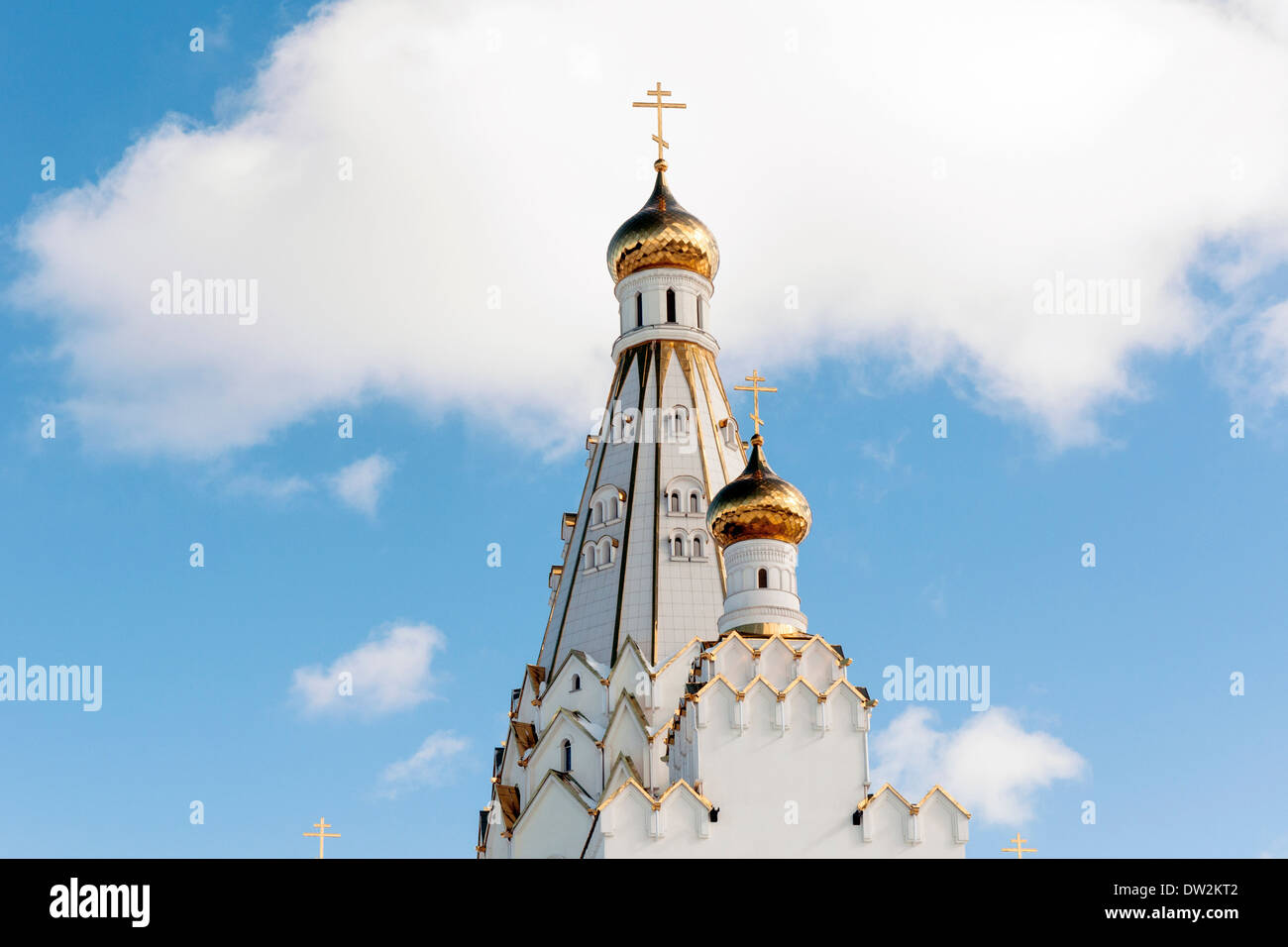 Big white church hi-res stock photography and images - Alamy