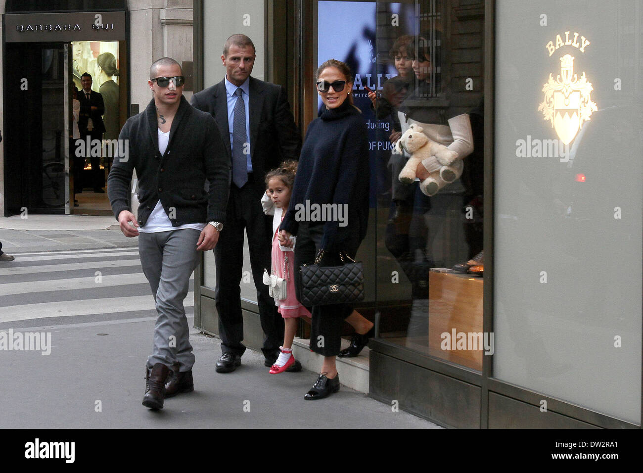 Jennifer Lopez, her boyfriend Casper Smart and her children Emme ...